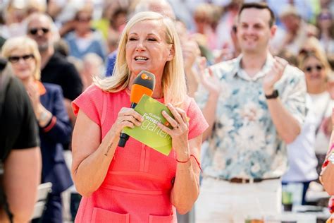 Zdf Fernsehgarten Wird 40 So Feiert Andrea Kiewel Das Jubiläum Weiter