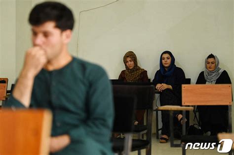 프랑스 법원 교내 무슬림 전통 의상 아바야 착용 금지는 합법 결론 뉴스1