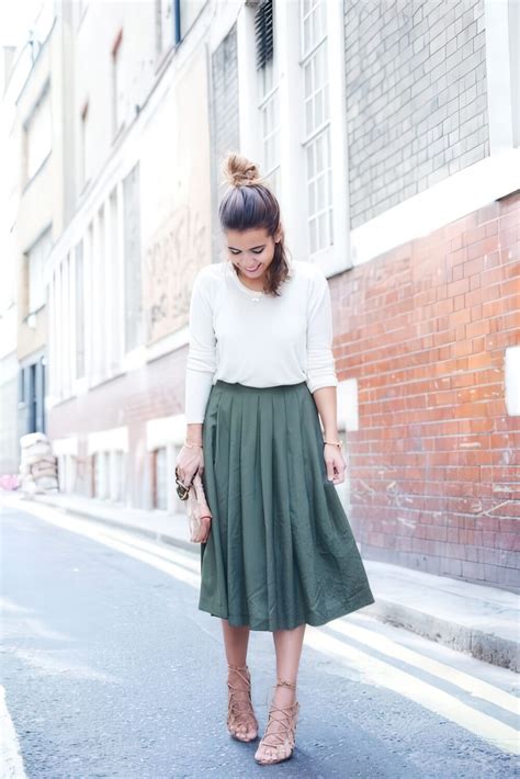 22 Trendy Olive Green Skirt Outfits Styleoholic