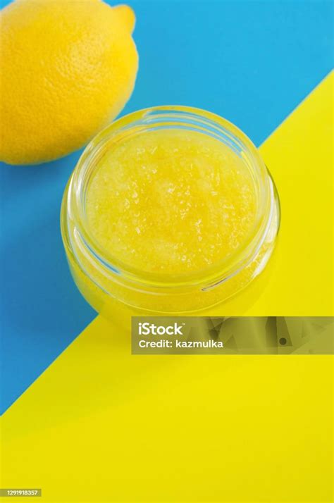 작은 유리 항아리에 수제 레몬 과일 스크럽 자연의 아름다움 트리트먼트 와 스파 조리법 공간을 복사합니다 0명에 대한 스톡 사진 및 기타 이미지 Istock