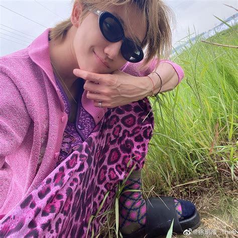 Mia On Twitter Uhmmmm His Vei Y H Nds I Am Looki G Https T Co Afokpcfrlc