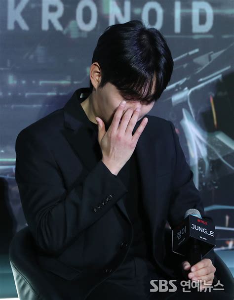 E포토 류경수 강수연 선배 생각에 눈물이