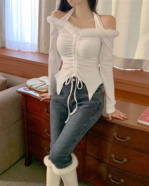 하이클래식 텔미 브이넥 오프숄더 홀터나시 페이크퍼 셔링 언발 골지 셔링 슬림 파티룩 연말룩 니트