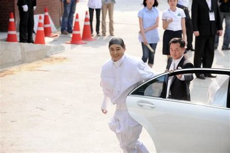 图文：众星参加薛景求宋允儿婚礼 设计师安德烈金影音娱乐新浪网