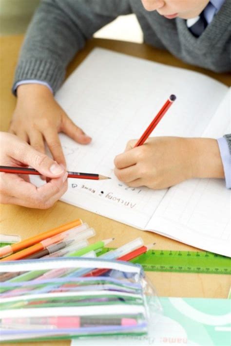 Trop Simpliquer Dans La Scolarité De Son Enfant Est Il Néfaste Scolarité Enfants été Enfant