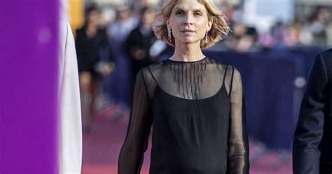 Cl Mence Po Sy Pregnant She Formalizes Her Pregnancy At The Deauville