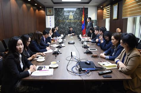 ЭМЯ ны Төрийн нарийн бичгийн даргаар томилогдсон Д Очирбат ажлаа хүлээж авлаа