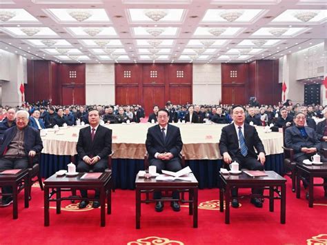 省委省政府举行春节团拜会 易炼红向全省人民拜年 王浩主持