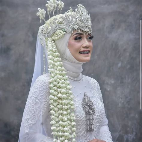 Senin Ya Ini