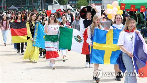 2027년까지 외국 유학생 30만명 유치한다…취업·정주까지 지원 종합 나무뉴스