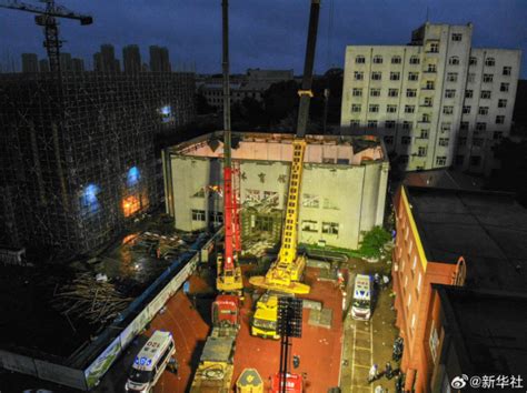 学校体育馆屋顶坍塌已致9人死亡事发时校女排队正在训练事故原因初判 腾讯新闻