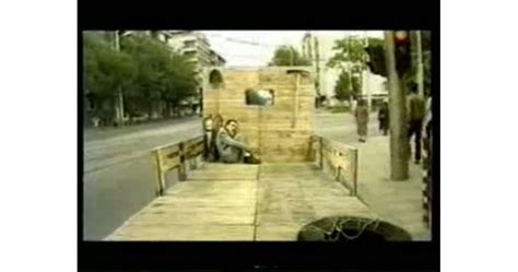 Зуека се превръща в Ани Салич в „Пълна лудница”