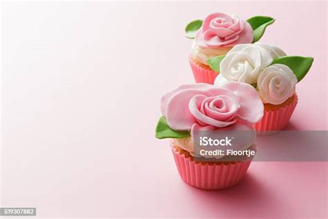 페이스트리 컵케익 정물 사진 꽃 식물에 대한 스톡 사진 및 기타 이미지 꽃 식물 컵케이크 케이크 Istock