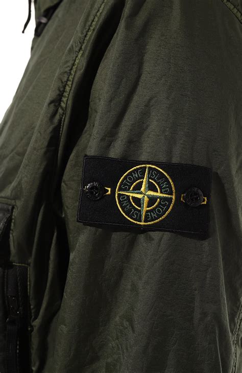 Мужская темно зеленая куртка Stone Island купить в интернет магазине ЦУМ арт 731543035