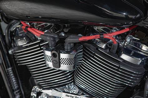 더욱 특별해진 할리데이비슨 소프테일 디럭스 커스텀 월간모터바이크