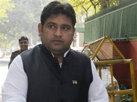 Ấn Độ chị em bị cưỡng hiếp tập thể vì lỡ ăn thịt bò