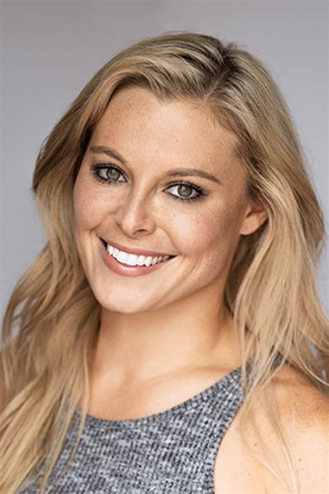 Cristy Lee About Entertainmentie