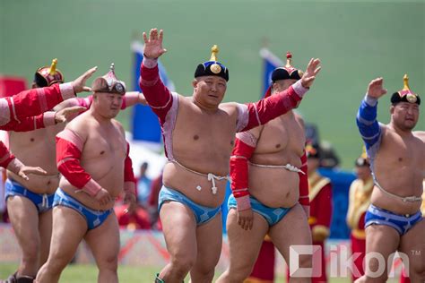 ФОТО Үндэсний их баяр наадмын хүчит бөхийн барилдаан эхэллээ