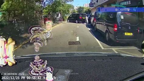 車cam直擊 七人車倒車出車場，撞路邊死車 Youtube