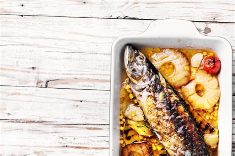 파인애플을 곁들인 맛있는 구운 생선 베이킹 접시에 구운 파인애플을 곁들인 구운 생선 사진 배경 및 무료 다운로드를위한 그림 Pngtree