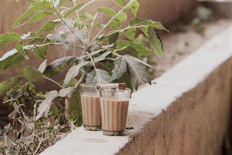 खुला पत्र झमाझम बारिश हो रही है वो बालकनी मे बैठा है एक हाथ में