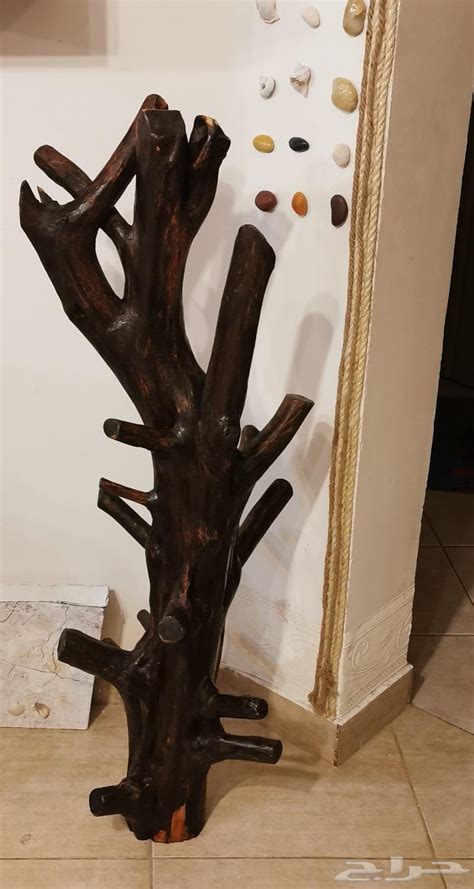 تحفة خشبية على هيئة جذع شجرة