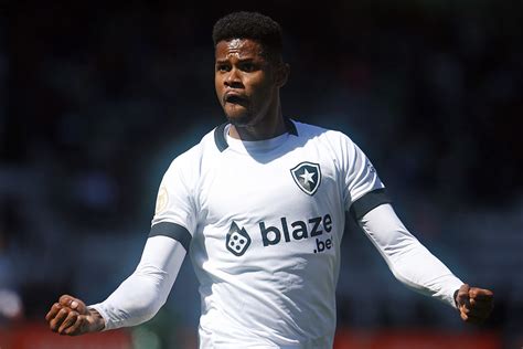 Júnior Santos Celebra Gol Marcado Na Estreia Pelo Botafogo Mas Lamenta