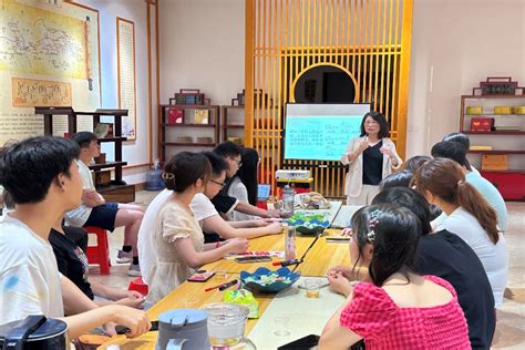 安溪茶学院举办“‘茶时入微，济世‘经邦”第三期经济学茶座