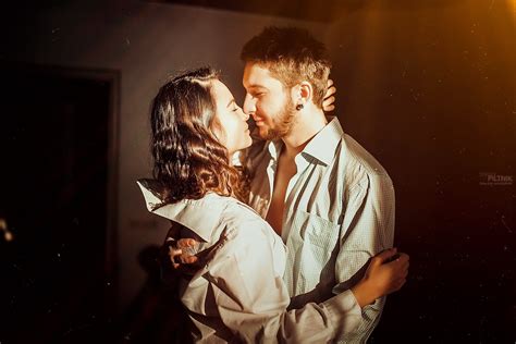 Обои с влюбленными парами сердечками и признаниями в любви