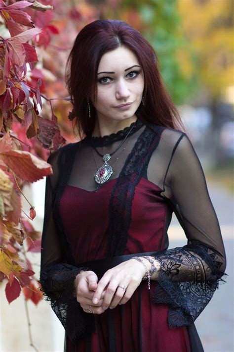 Beautiful goth dress gothicjewellery Moda gótica Gótica Roupas góticas