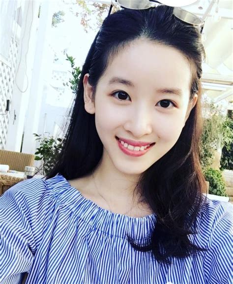 劉強東老婆「奶茶妹妹」罕見曬泳照，穿著越來越大膽，有點辣眼睛 每日頭條