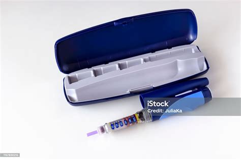 인슐린 펜 주사기 펜 글루코메터 격리 흰색 배경입니다 의학 당뇨병 건강 및 건강 관리 개념 닫아 상자에 대한 스톡 사진 및 기타 이미지 Istock