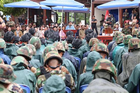 សម្តេចកិត្តិសង្គហបណ្ឌិត ម៉ែន សំអន និងលោក វង សូត អនុប្រធានទី២រដ្ឋសភា