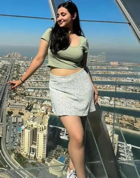 Revathi Pillai Top 20 Hot Pics And Photo