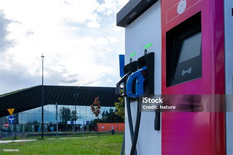 전기 자동차 전원 케이블 펌프 플러그는 케이블로 연료 기술을 충전하여 배터리에 전원을 공급합니다 에코 그린 에너지 하이브리드 차량 미래 충전기 스테이션에 전원 공급 장치