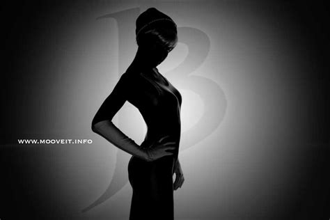 Mooveit Julie Boehm Model