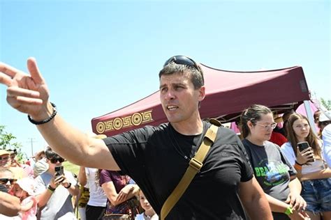 Около 3 хил души са на събора на Ивелин Михайлов Той Досега са дошли 10 000 Видео снимки