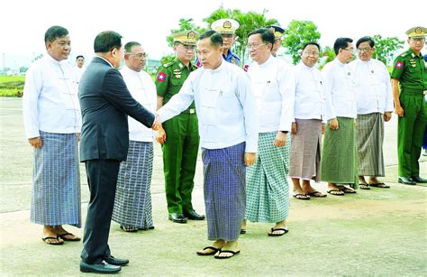 နိုင်ငံတော်စီမံအုပ်ချုပ်ရေးကောင်စီဥက္ကဋ္ဌ နိုင်ငံတော်ဝန်ကြီးချုပ် ဗိုလ်ချုပ်မှူးကြီးမင်းအောင်လ