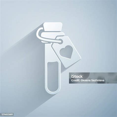 종이 컷 회색 배경에 고립 된 사랑의 물약 아이콘 병 발렌타인 데이 기호입니다 종이 아트 스타일입니다 벡터 일러스트레이션 개념에 대한 스톡 벡터 아트 및 기타 이미지