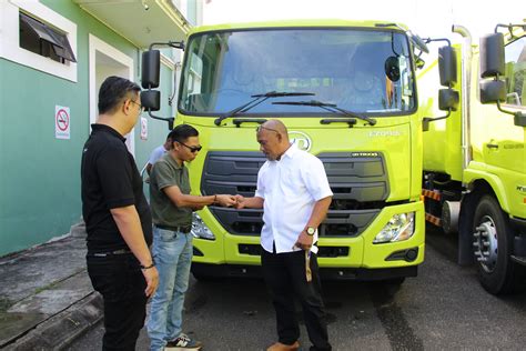 Simbolik Penyerahan Kunci Bagi 3 Buah Lori Compactor Majlis Daerah Semporna Majlis Daerah Semporna