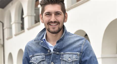 Jooj Čuk Miha Bo Kmalu Zibal Končno Je Pokazal Svojo Srčno Izbranko Ki Je Visoko Noseča