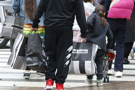 Us Retail Sales Jump 3 Despite Inflationary Pressures