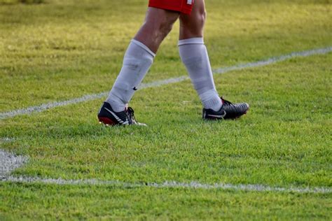 무료 사진 코너 축구 선수 신발 축구 선수 축구 공 스포츠 플레이어 발
