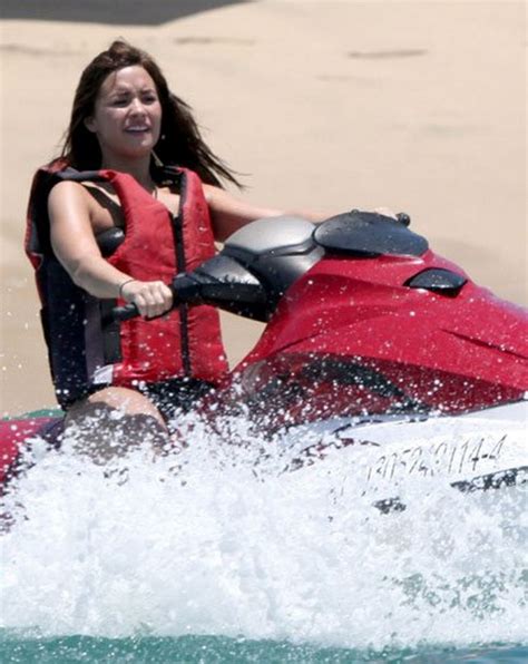 Chica Jonas Demi Lovato In Bikini In Mexico