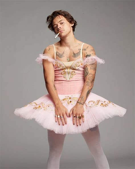 Harry Styles Pink Trousers Cantantes