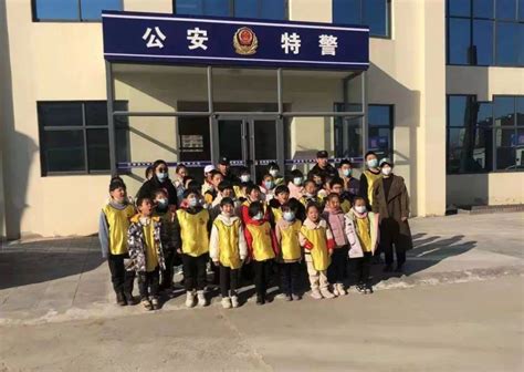 小小萌娃进警营 体验别样“警”彩警用装备工作特警