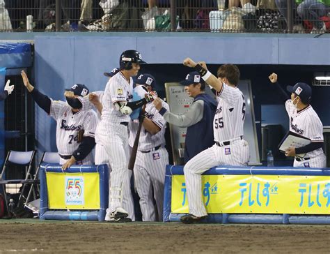 【ヤクルト】代打の“神様”川端慎吾が代打3ラン「まさか入るとは…」ドラ1吉村の黒星消した プロ野球写真ニュース 日刊スポーツ