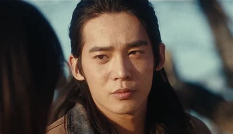 《我的阿勒泰》巴太李文秀两个人坐在树上看彩虹 爱奇艺 可跳正片