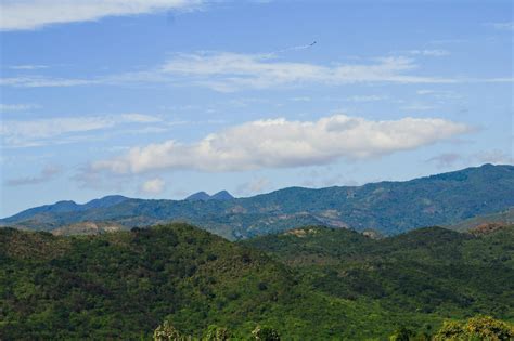 경치 경치가 좋은 고도 고요한 고요함 골짜기 광야 구름 구불구불한 해안 그림 같은 녹지 때묻지 않은 맑은 맑은 공기 모험 목가적인 무성한 물