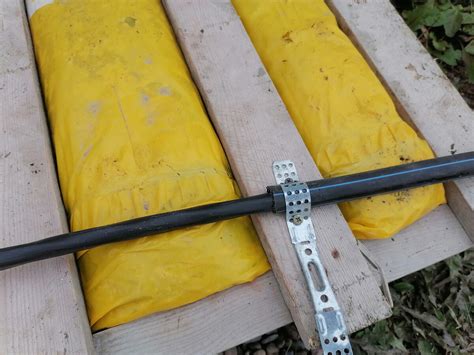 Подземная прокладка электрического кабеля в ПНД трубе вместе с оптоволокном Блог самостройщика